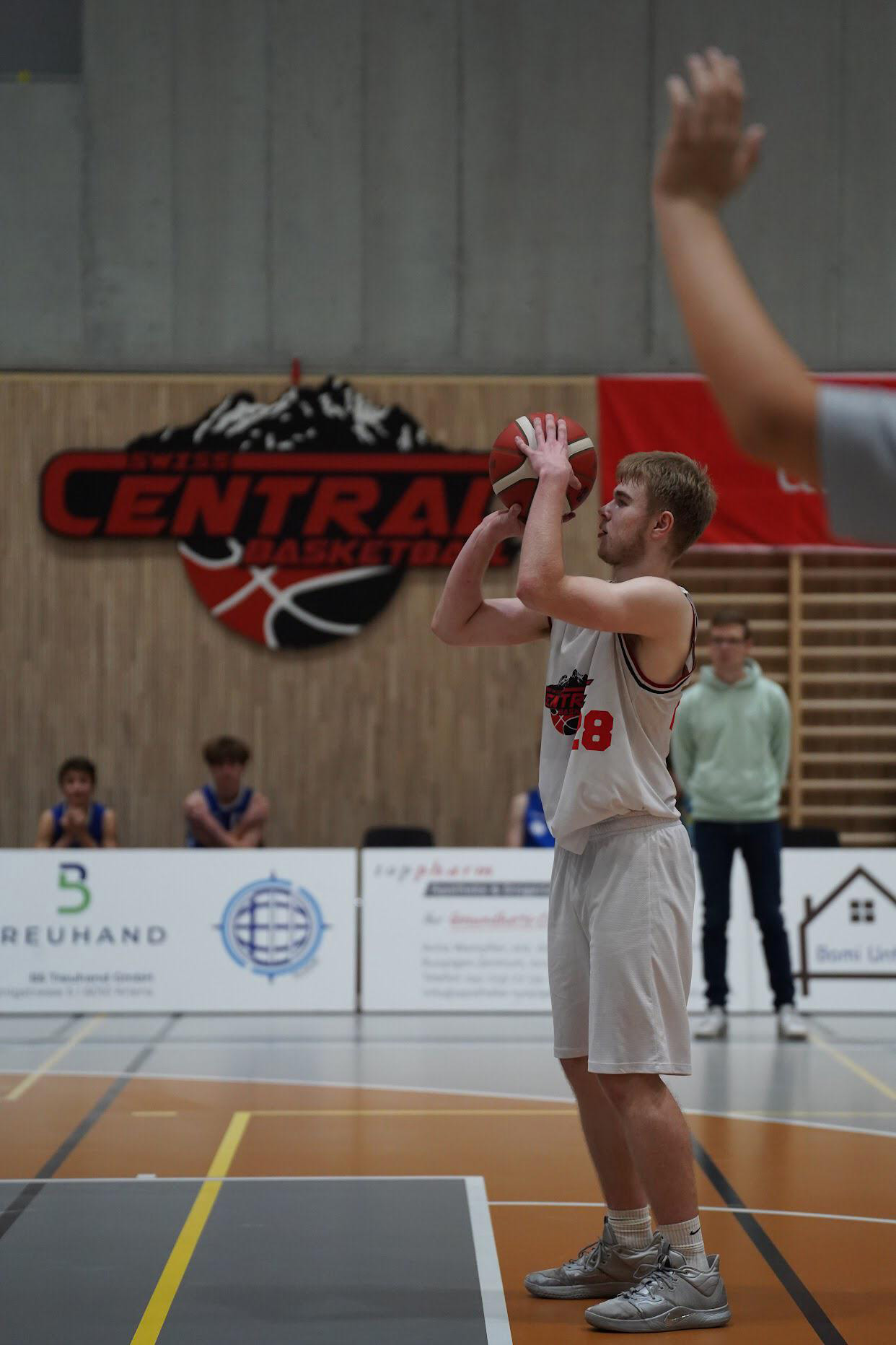 Basketball: NLA-Premiere für Marc Zimmermann; NLB-Lob für Sharline Hulliger! - UNITED School of ...